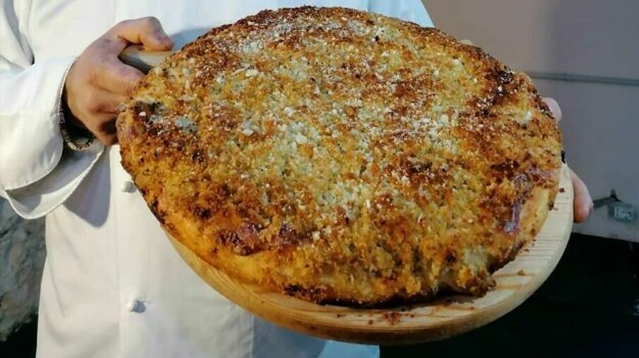 Ricetta siciliana per Capodanno: U cuddiruni - Una deliziosa pizza ...
