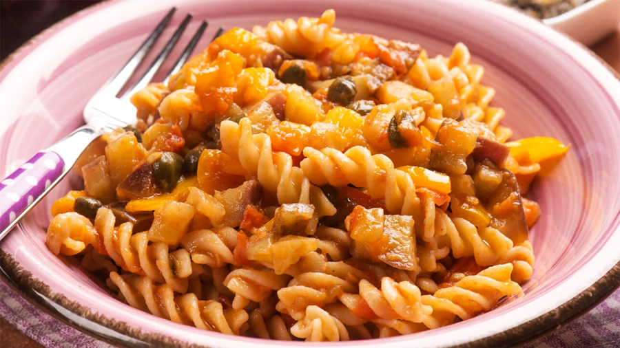 Ricetta Siciliana: Pasta con caponata - MAGAZINE enogastronomia ...