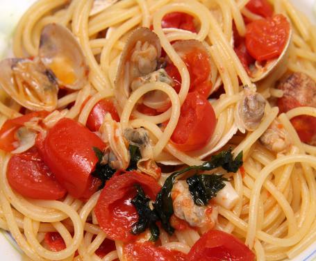 Ricetta Tradizionale: Spaghetti con Telline alla Catanese - MAGAZINE ...