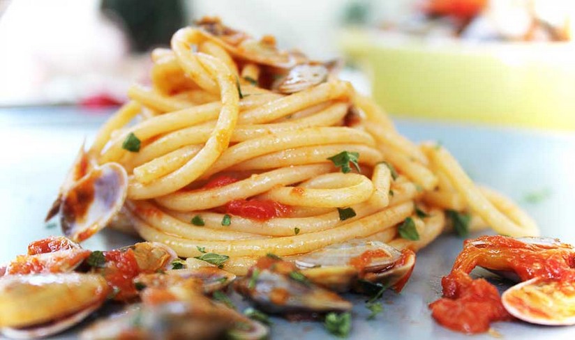 Ricetta Tradizionale: Spaghetti con Telline alla Catanese - MAGAZINE ... Ricetta Tradizionale: Spaghetti con Telline alla Catanese - MAGAZINE ...
